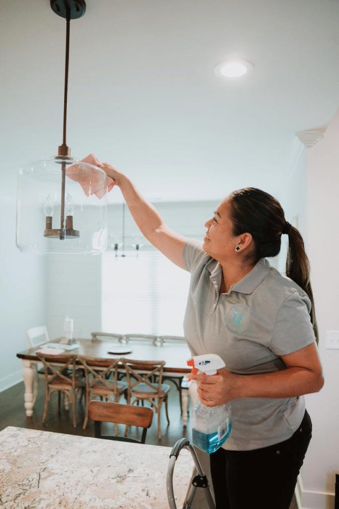 robinscleaningandmaidservice.com